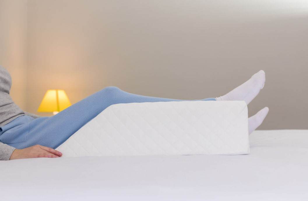 Apoio de Perna Ângulo 45° Pós Operatório - Perfetto - 50+ SAÚDE